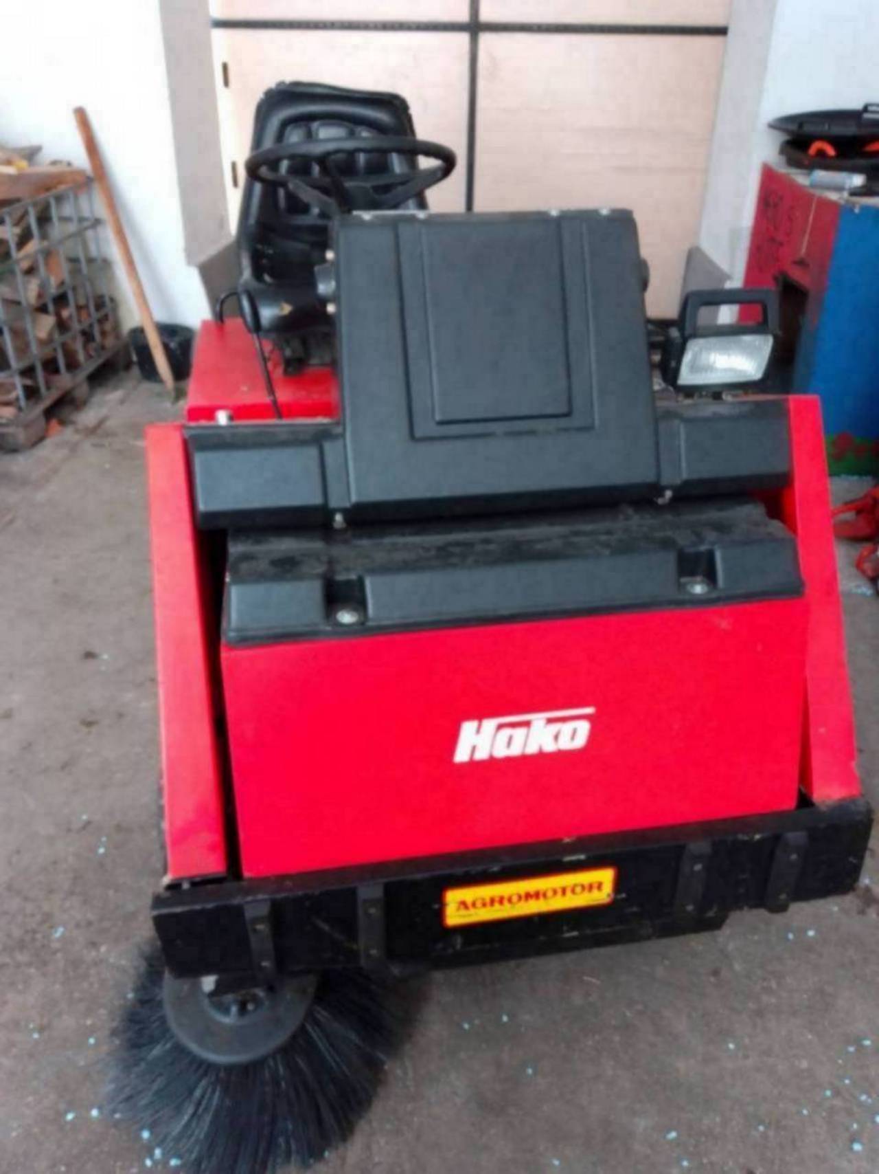 Kehrmaschinen: Kehrmaschine Hako E1100 gebraucht kaufen - Landwirt.com