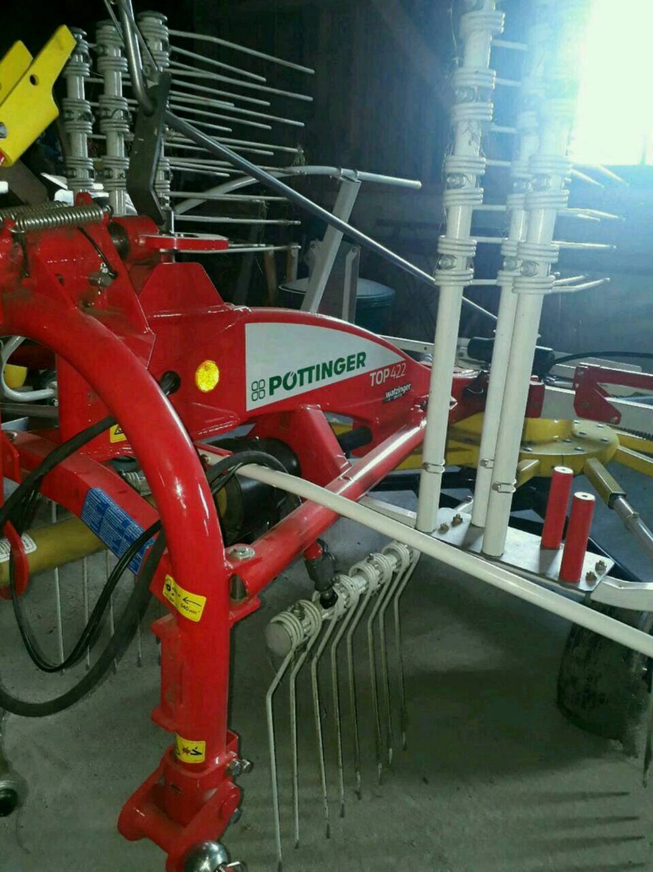 Schwader: Pöttinger Schwader 422 gebraucht kaufen - Landwirt.com