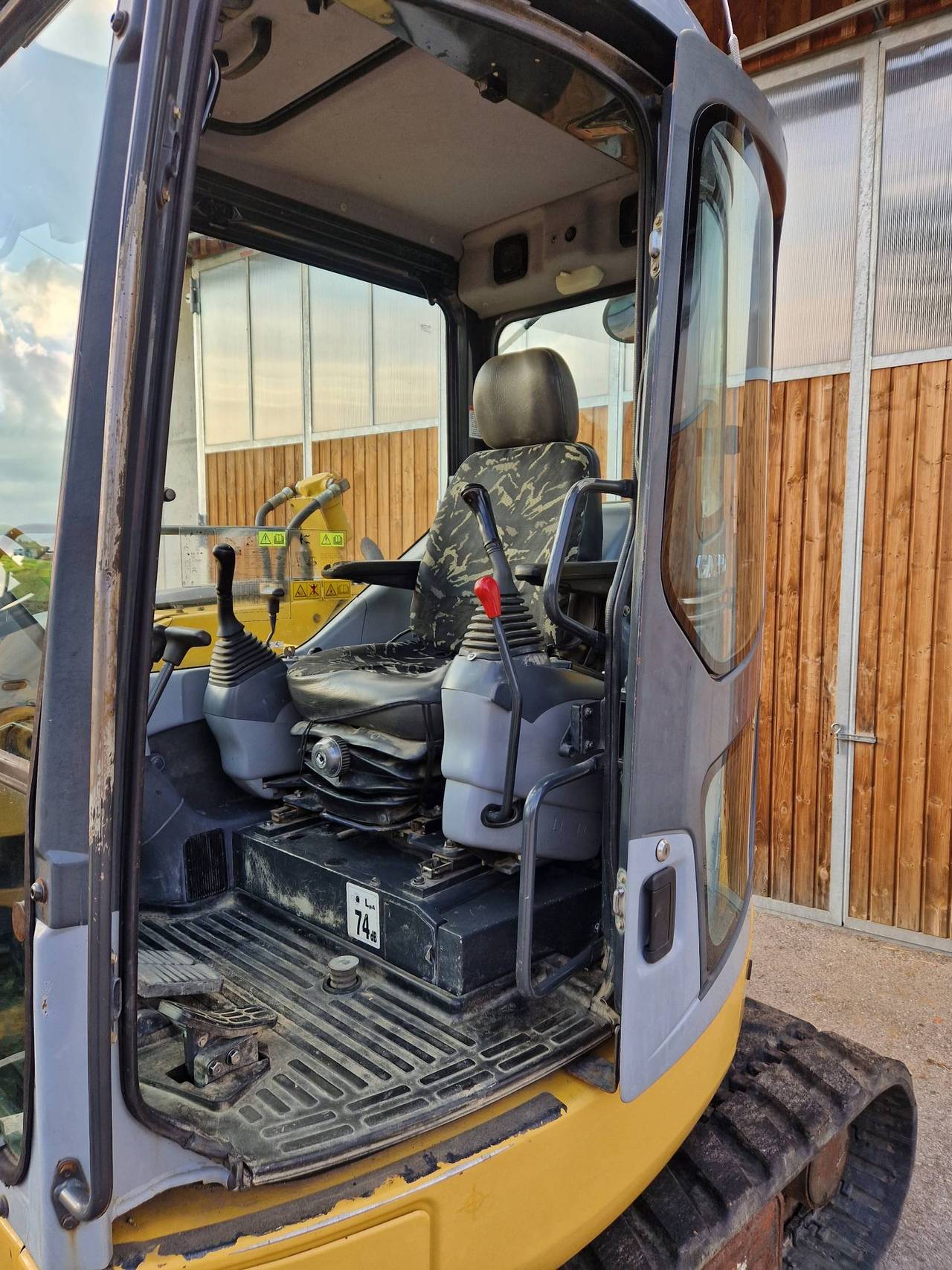 Bagger: Bagger Komatsu PC78 MR-6 gebraucht kaufen - Landwirt.com