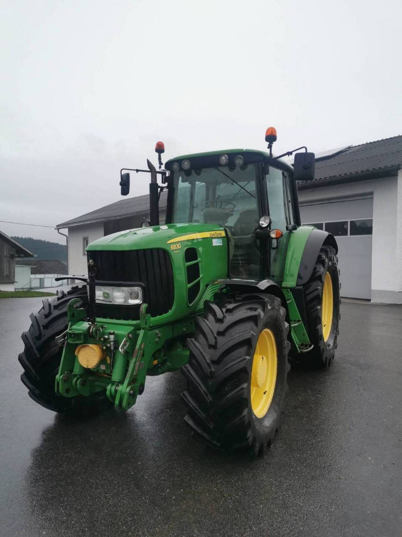 John Deere: John Deere 6830 Premium gebraucht kaufen - Landwirt.com